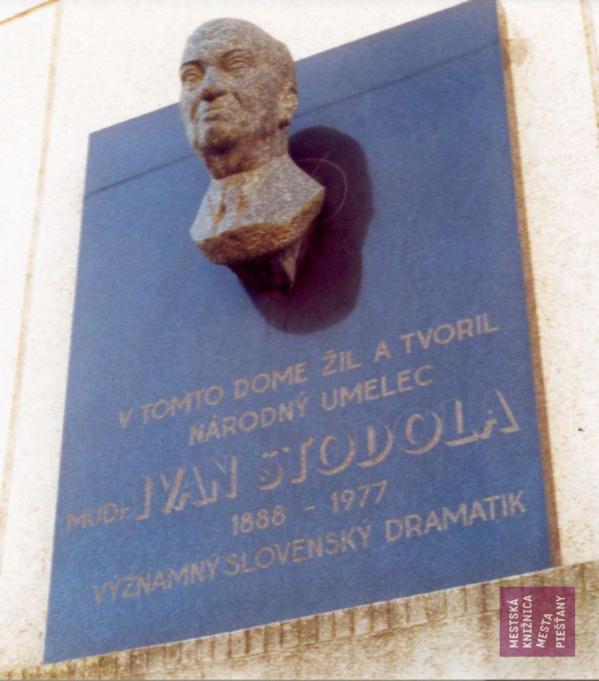 Mestská knižnica mesta Piešťany - Bust of Ivan Stodola